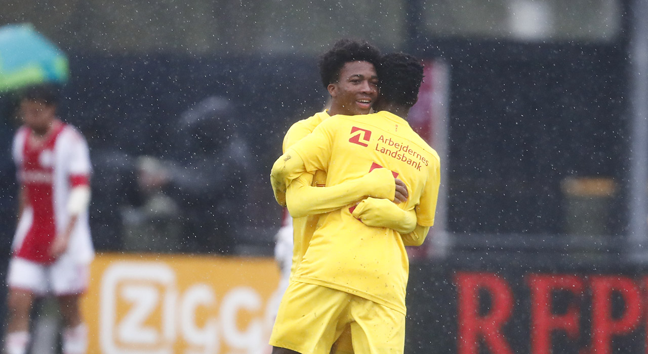 Highlights Ajax – FC Nordsjælland | Debutant triomfeert