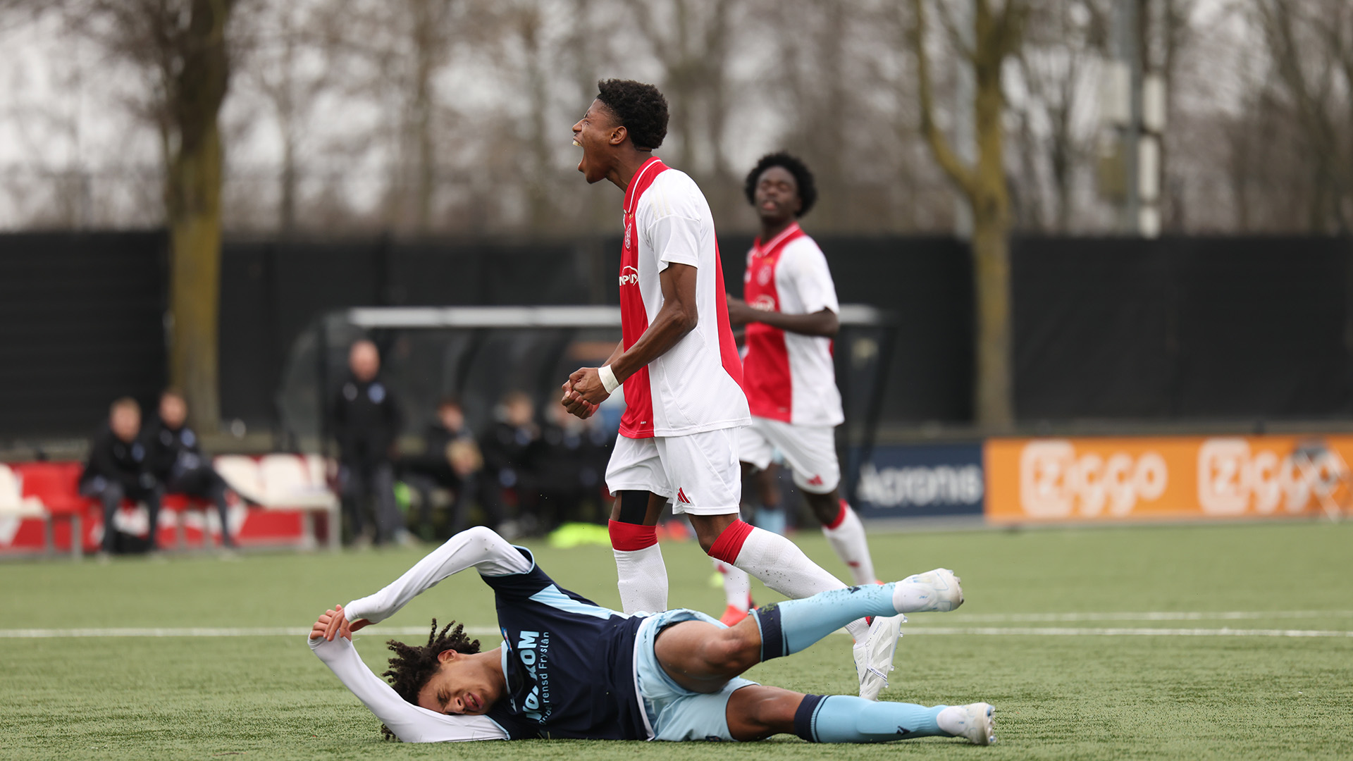 Highlights Ajax O17 - sc Heerenveen O17 | Barron belangrijk