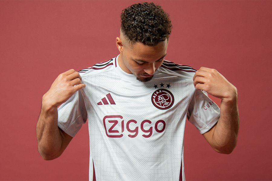 Ajax' derde tenue geïnspireerd op Amsterdams stadsbeeld Ajax' derde tenue geïnspireerd op Amsterdams stadsbeeld