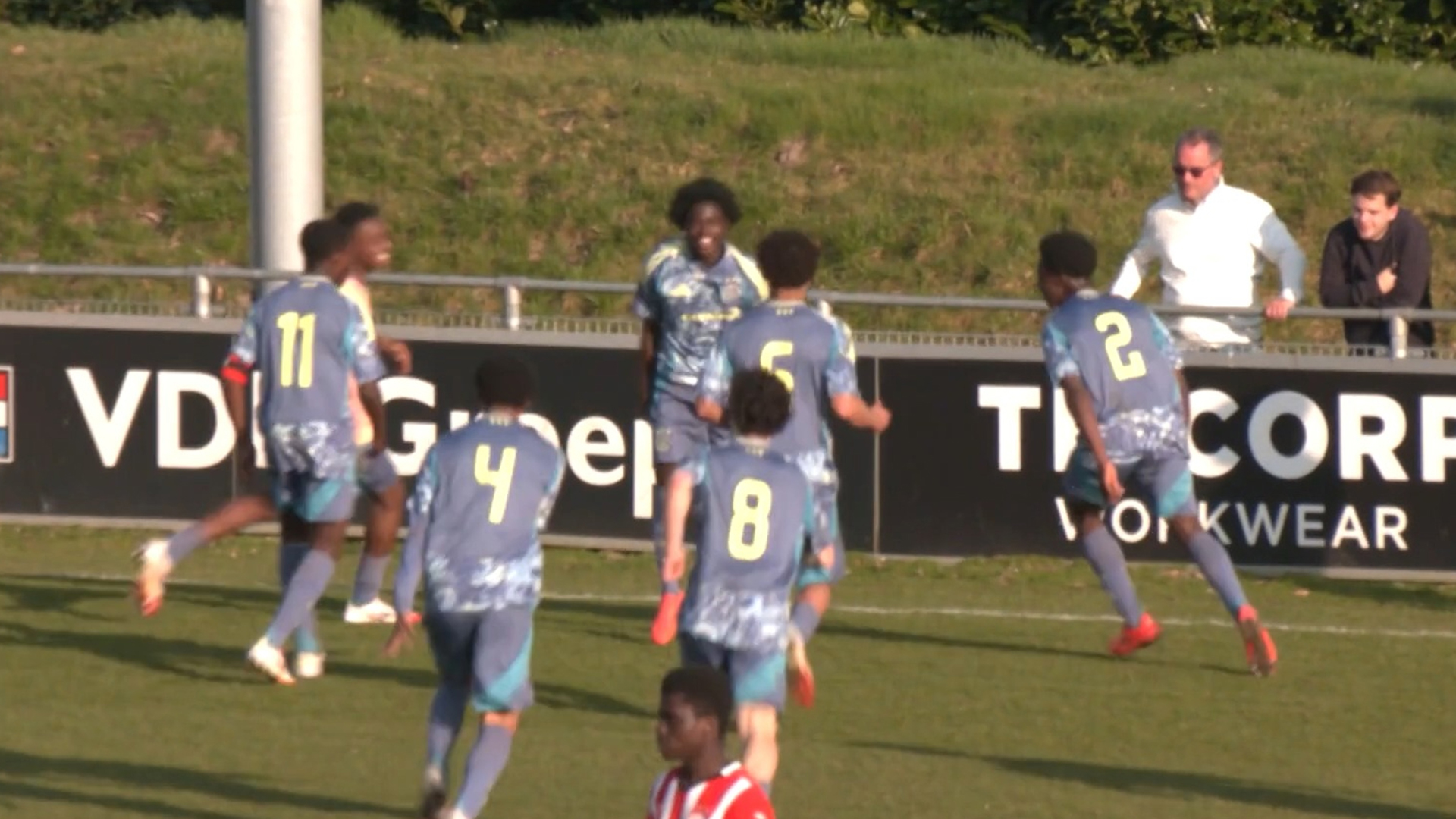 Highlights PSV O17 - Ajax O17 | Fenomenale goal Nash