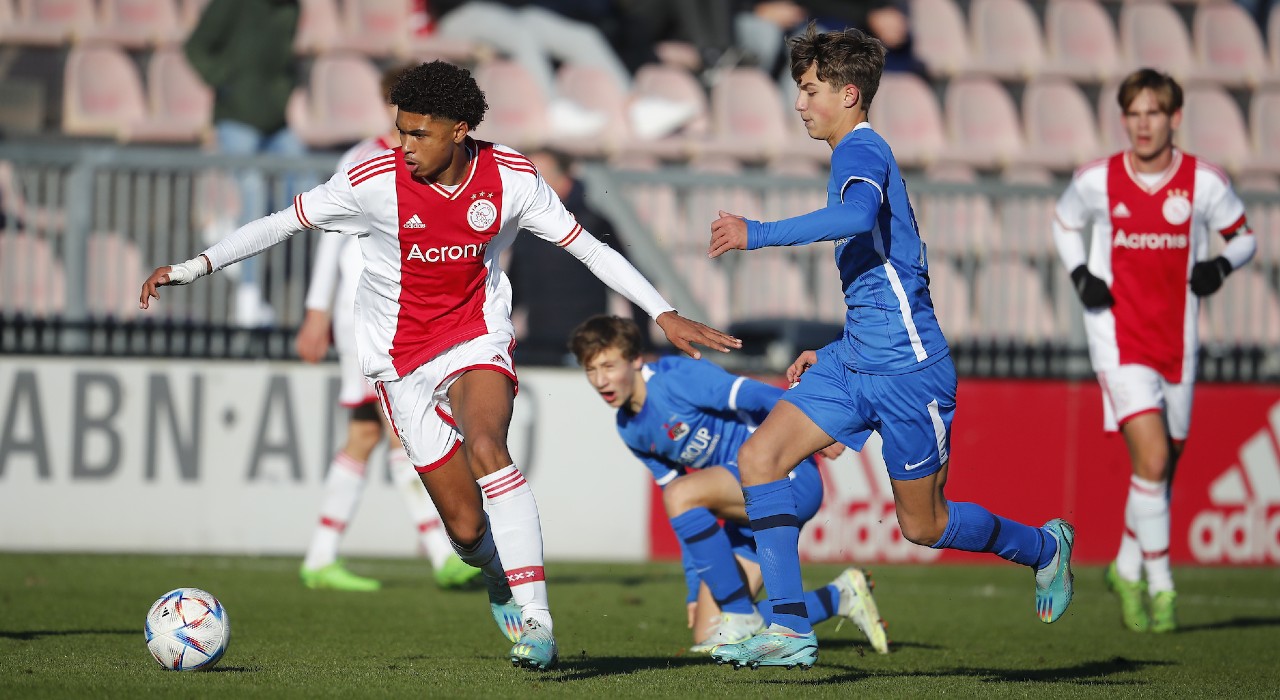 Samenvatting Ajax O17 - AZ | Ajacieden geven twee keer voorsprong weg