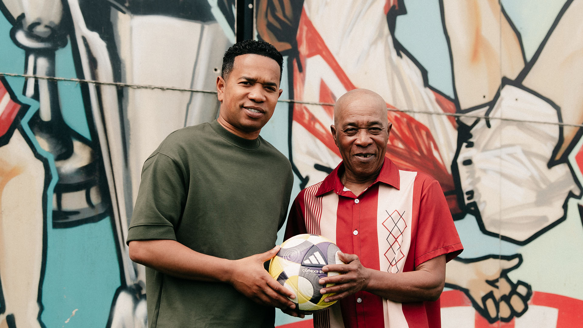 Trotse vader en zoon Emanuelson koesteren bijzondere Ajax-link