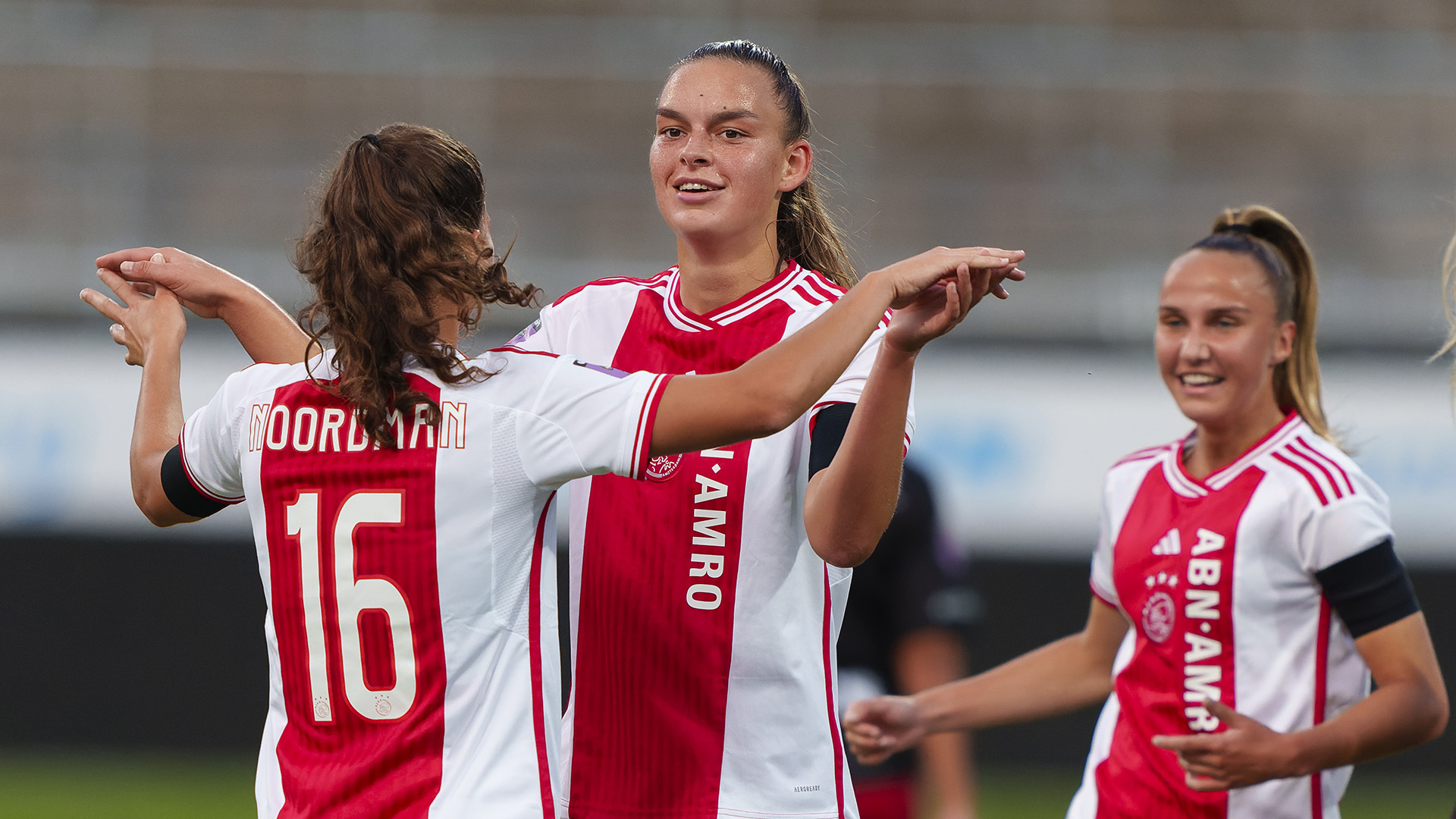 Livestream Ajax Vrouwen - FC Zürich (return play-offs UWCL)