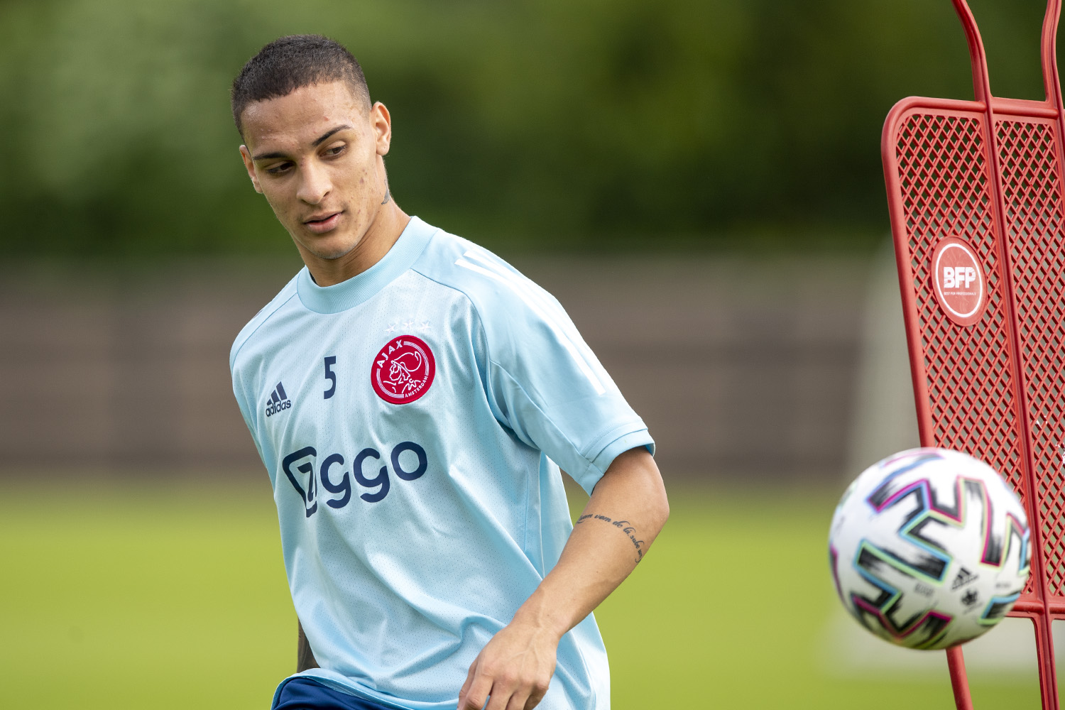 _2jr1804.jpg?crop=0,0.11999999999999997,0,0.039999999999999945&cropmode ...