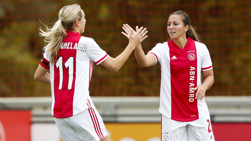Ajax Vrouwen beginnen competitie met zege op Twente