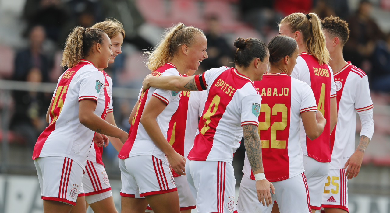 Highlights Ajax Vrouwen – sc Heerenveen | Hattrick voor Hoekstra