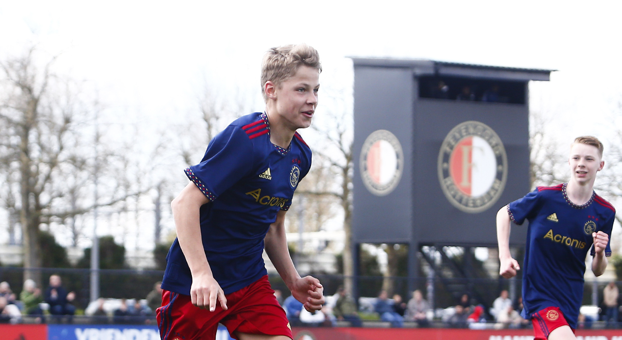 Highlights Feyenoord O16 – Ajax O16 | Belangrijke Amsterdamse zege