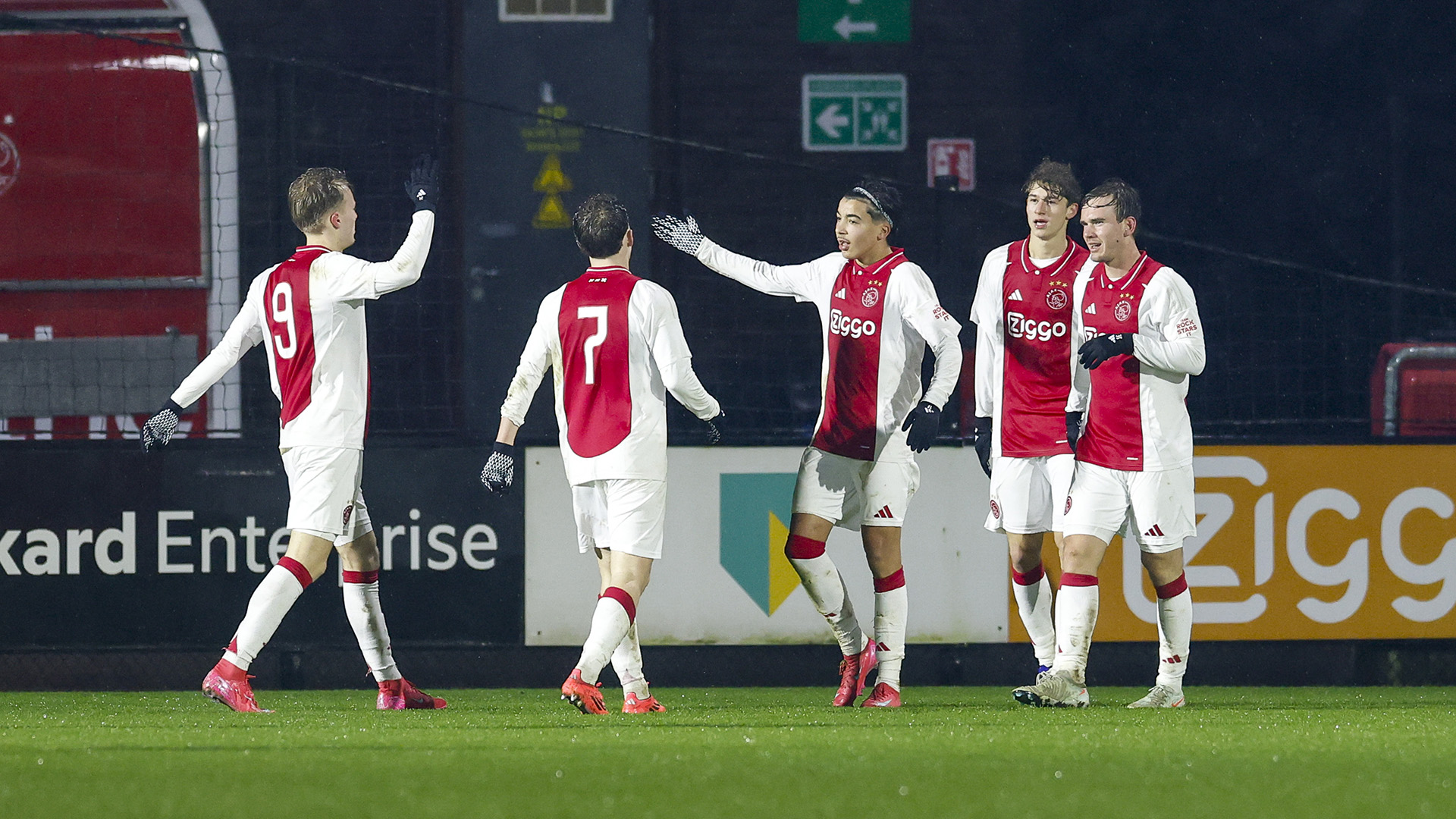 Jong Ajax toont veerkracht en wint van Excelsior