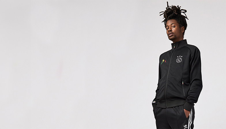 The official Ajax Fanshop Largest range official Ajax articles.