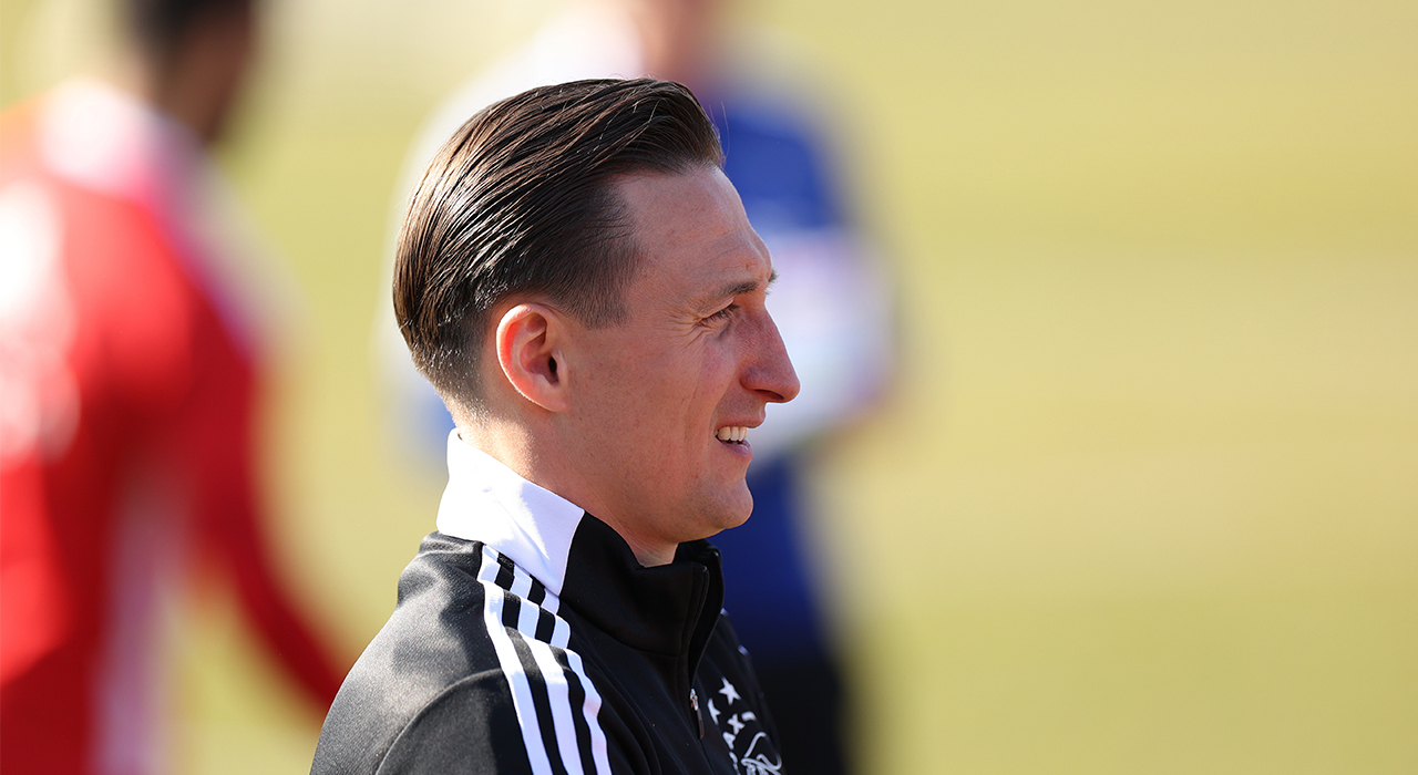 In beeld | Nieuw gezicht op de training