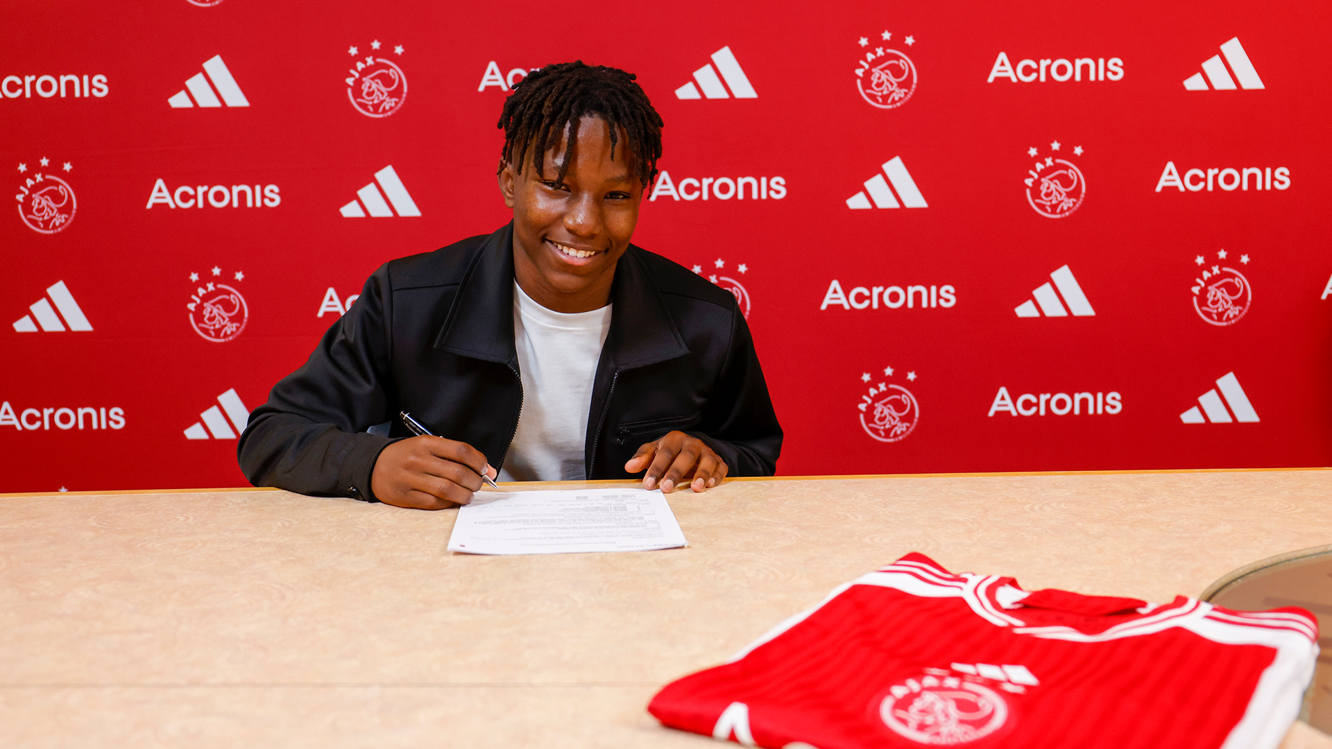 Ajax contracteert Lucas Jetten