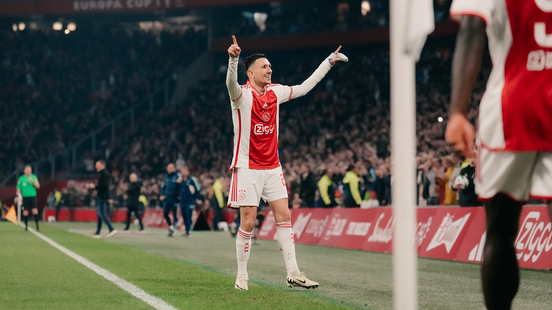 Clip | Berghuis' finesse tegen PSV